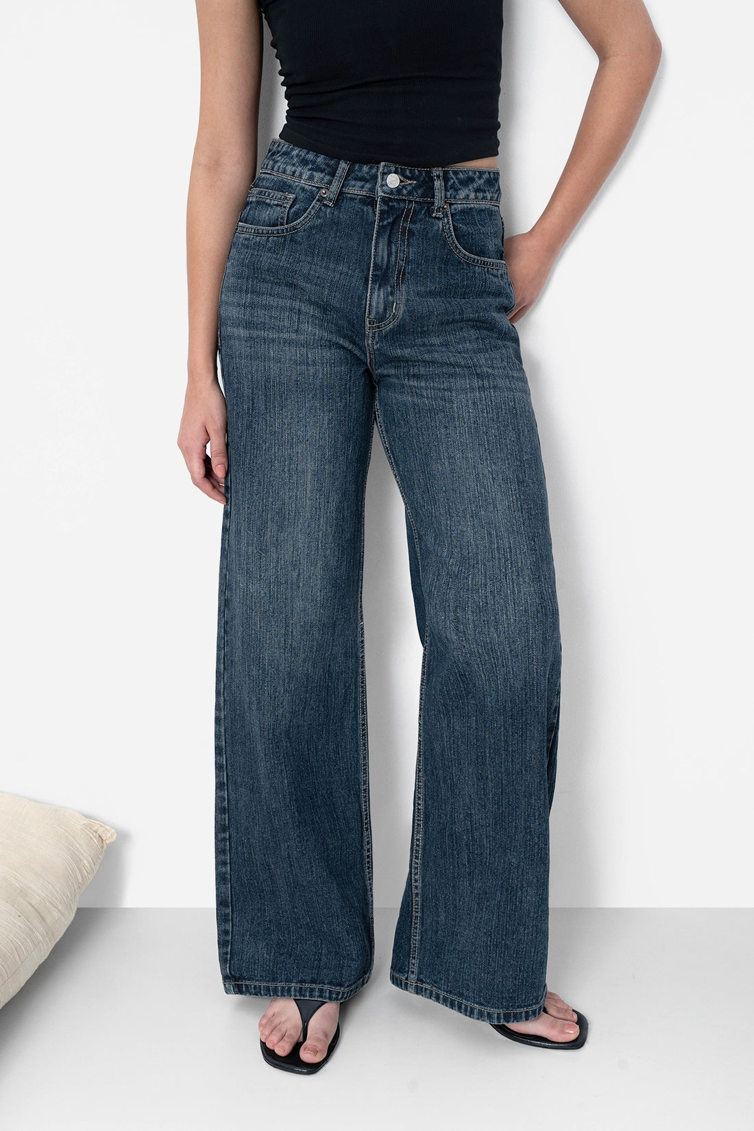 Slubbed Effect Straight Fit Jeans